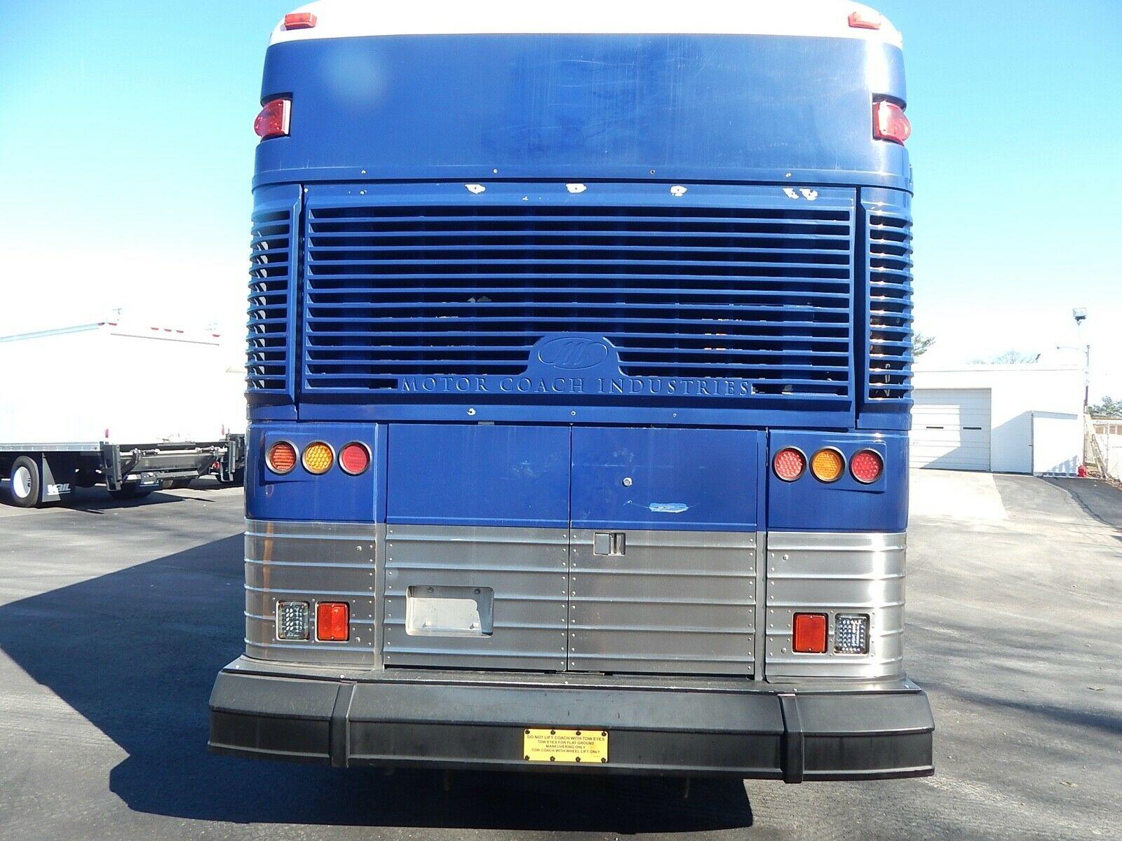 2004 MCI D4000 LOW LOW Miles for sale