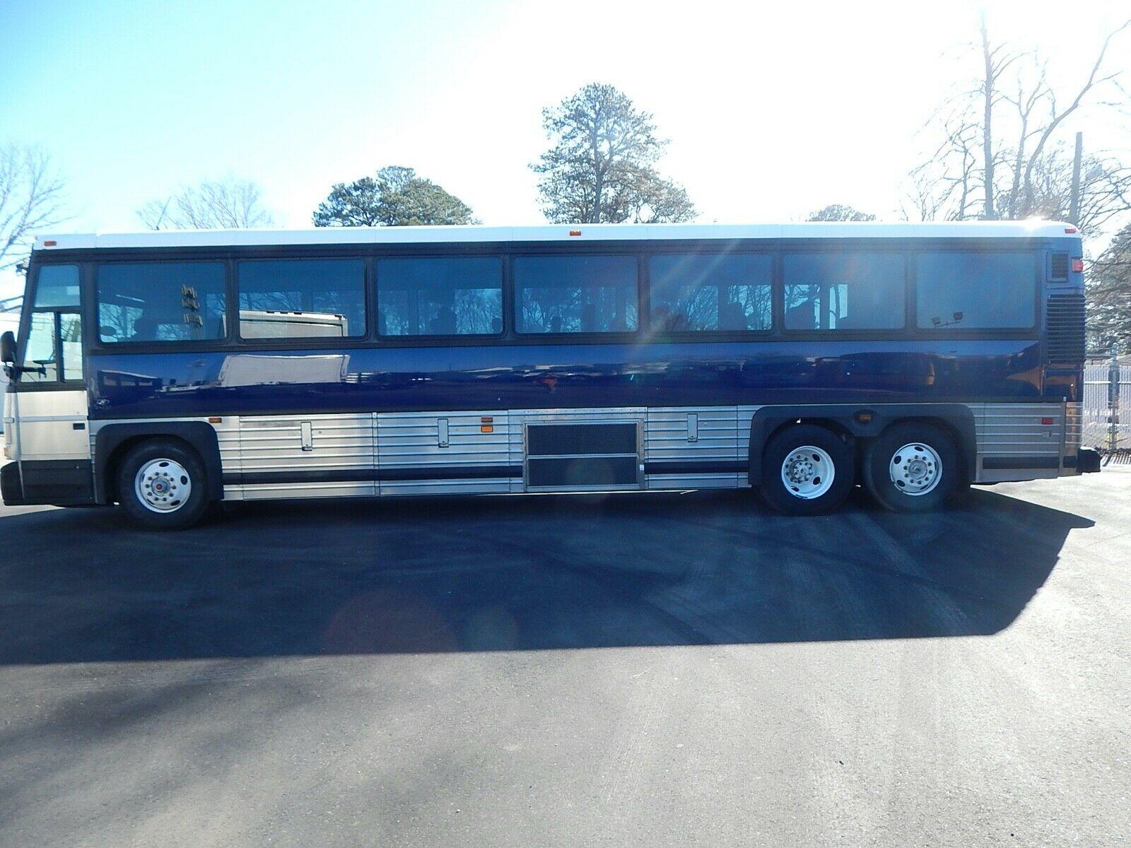 2004 MCI D4000 LOW LOW Miles for sale