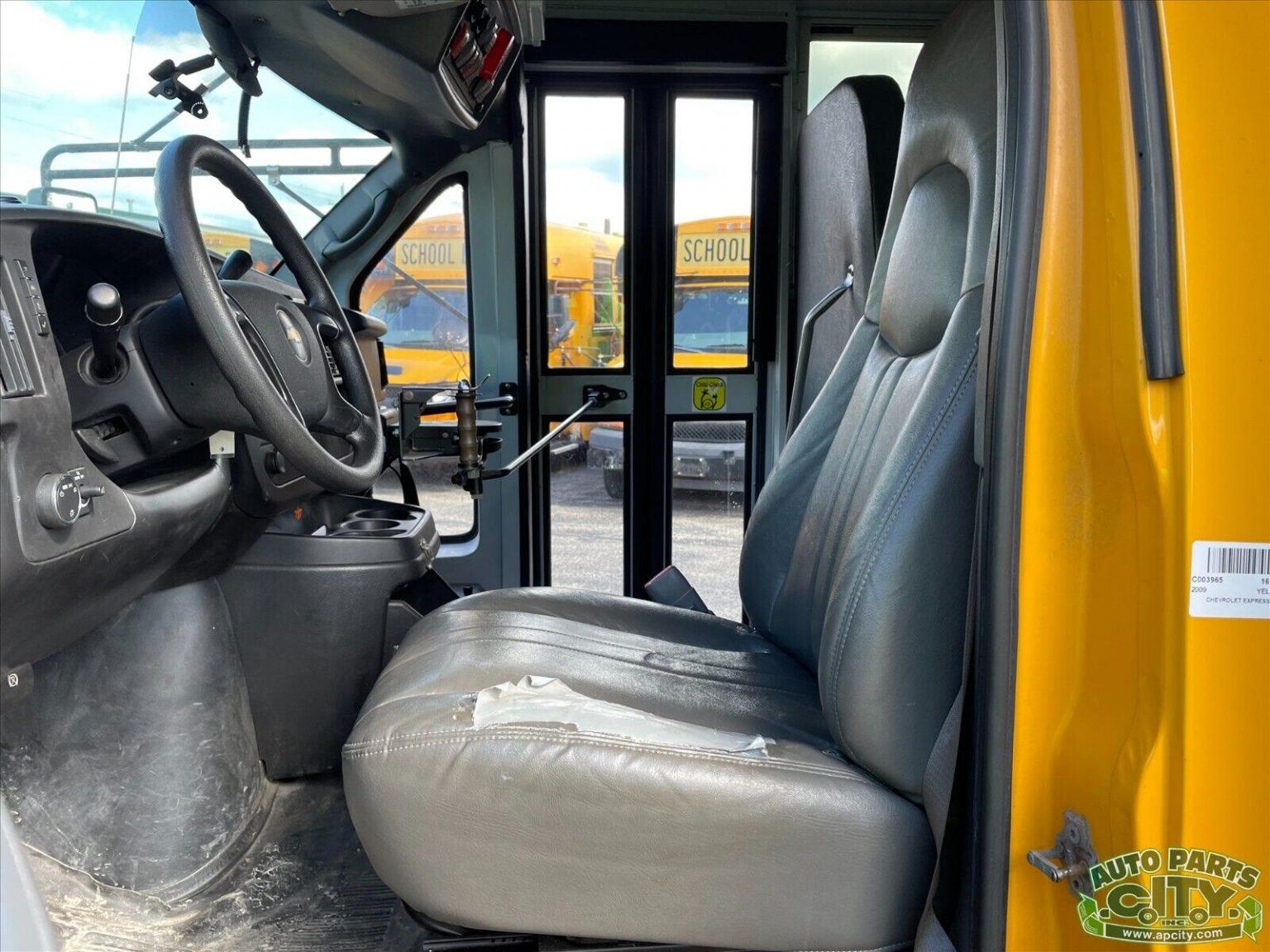 2009 Chevy Express 3500 Wheelchair Handicap LIFT Short School BUS 6.0L ...
