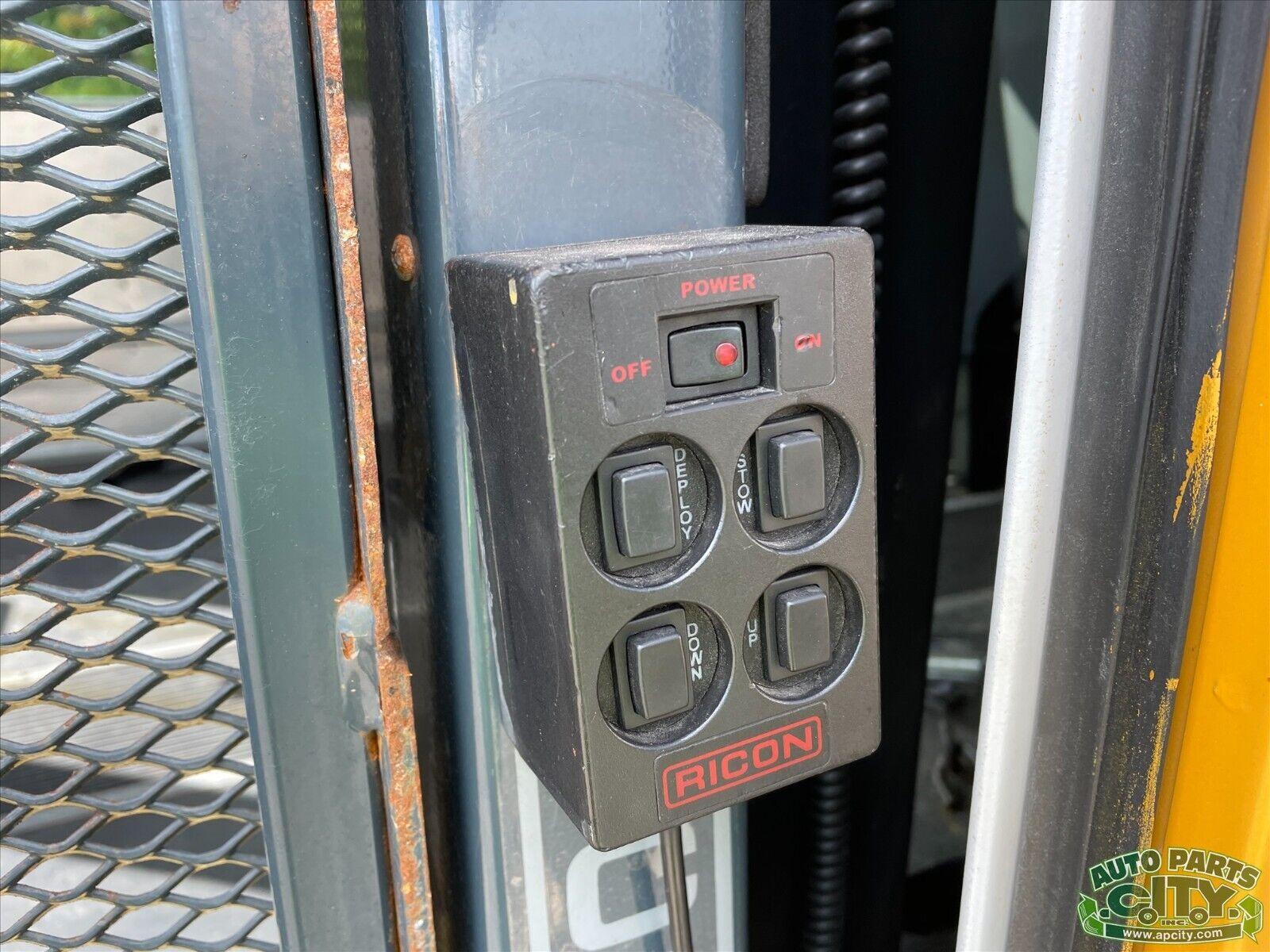 2009 Chevy Express 3500 Wheelchair Handicap LIFT Short School BUS 6.0L ...