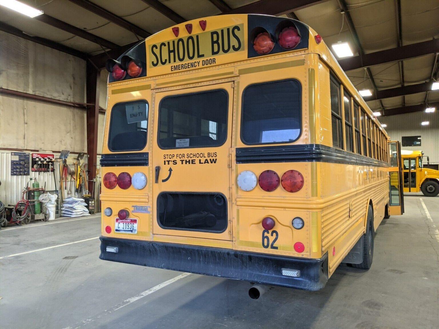 2000 Thomas / Freightliner 71- passenger School Bus for sale