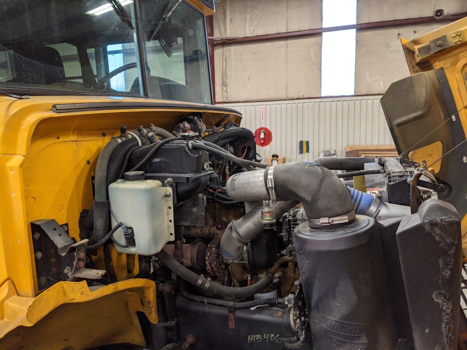 2000 Thomas / Freightliner 71- passenger School Bus for sale