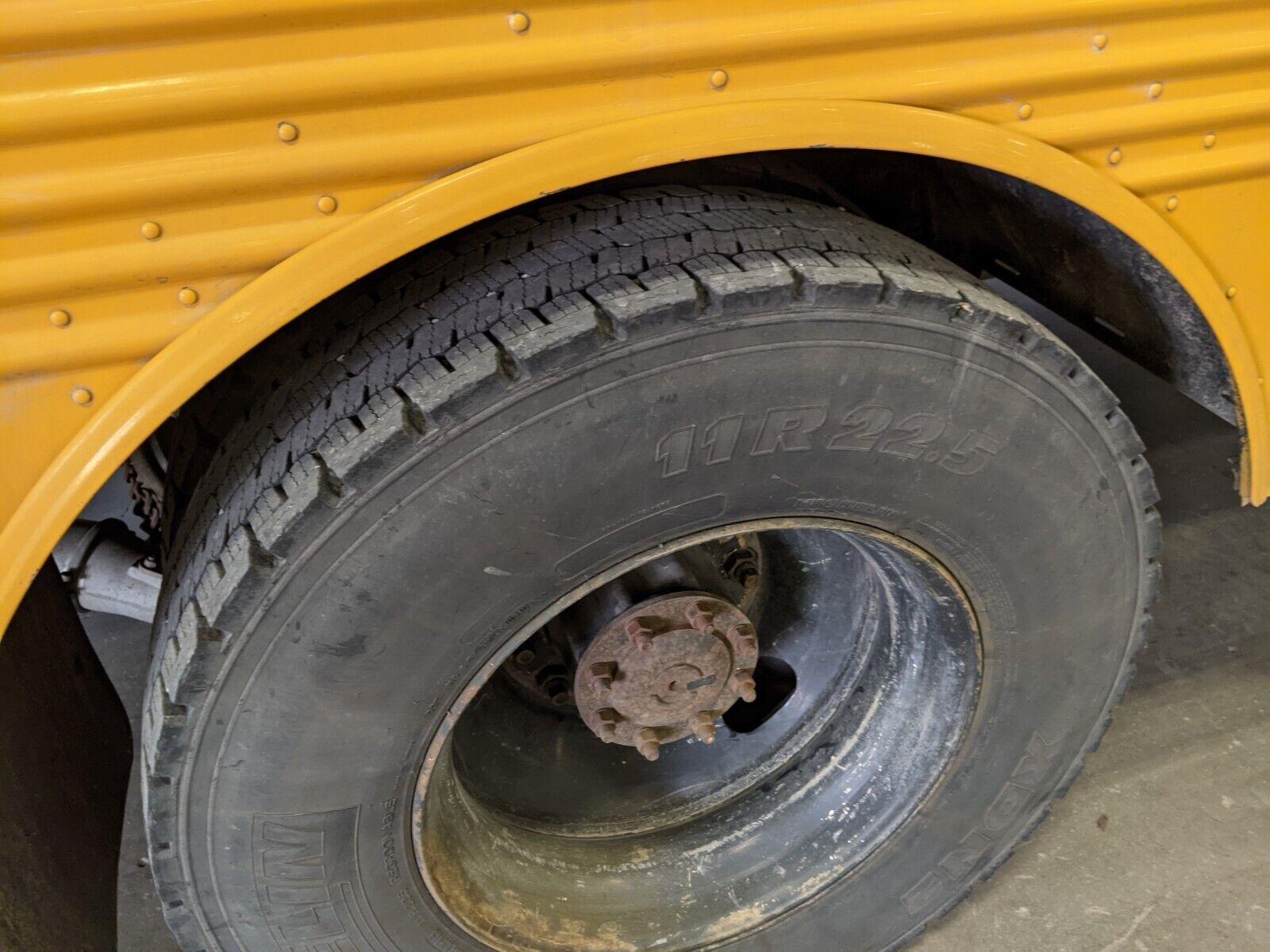 2000 Thomas / Freightliner 71- passenger School Bus for sale