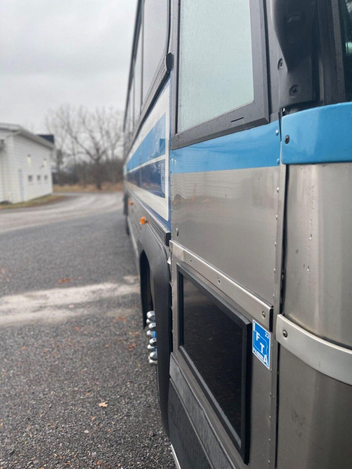 1996 MCI BUS 102dl3 for sale