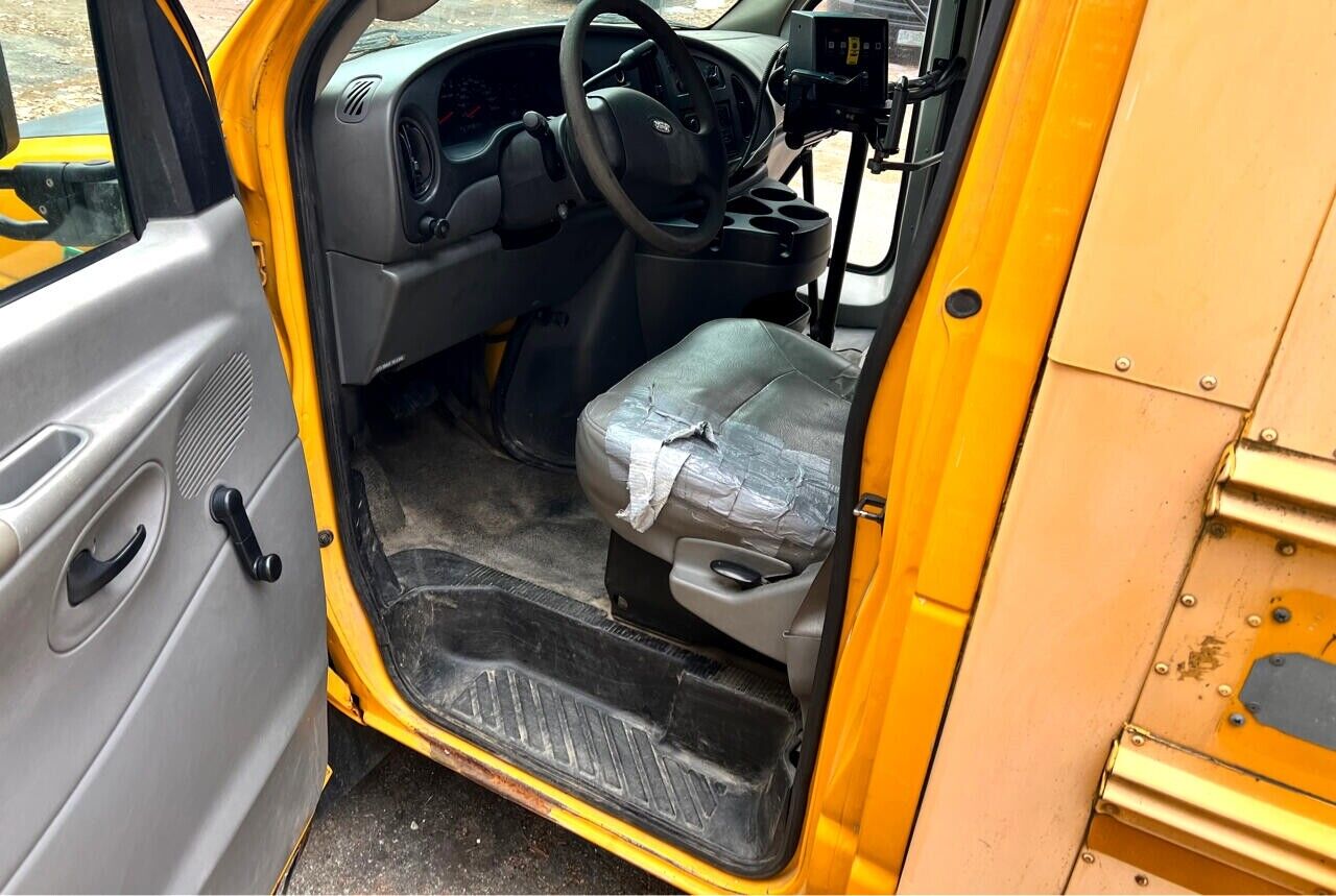 2006 Ford Econoline Commercial Cutaway, E350 Shuttle Bus GAS for sale