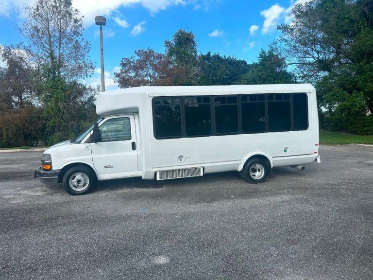 2012 Chevrolet Express 4500 Shuttle Bus With Wheelchair Lift 6.6L ...