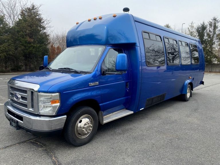 Fully Reconditioned 2011 Ford E450 23 Seat Luxury Shuttle Bus W/lift ...